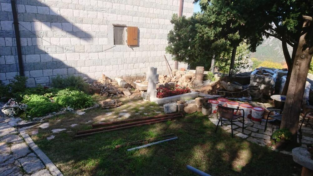 Uhapšeni sveštenik Jovan Plamenac i njegov sin, osumnjičeni da su ...