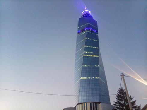 Avaz Twist Tower u bojama BiH: Sretno Zmajevi