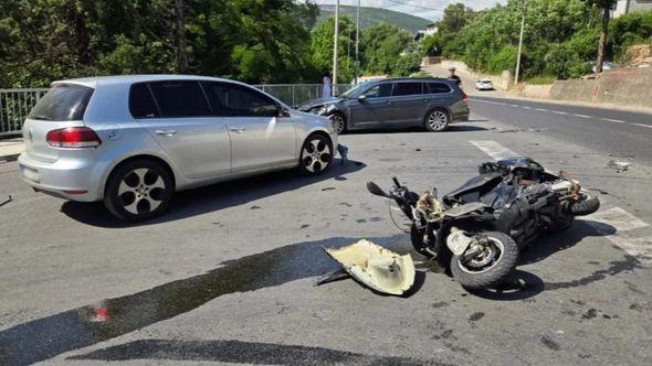 Mostar: Dvije osobe povrijeđene u sudaru automobila i motora