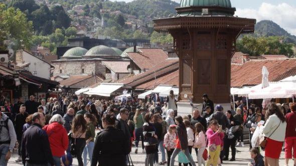 Baščaršija sve više počinje ličiti na pijacu: Nargila barovi i "turske ...