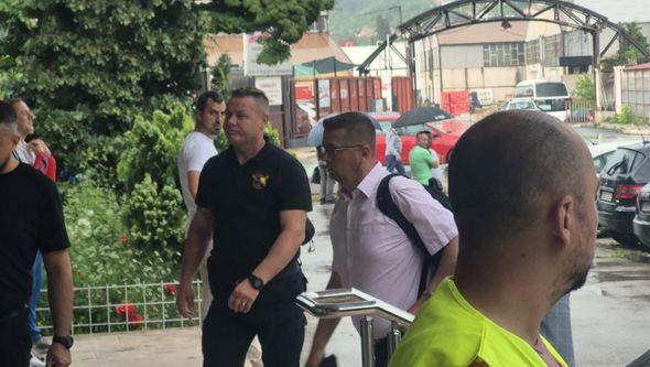 Video / Director of Nova Željezara Ahmed Hamzić waited for workers to ...