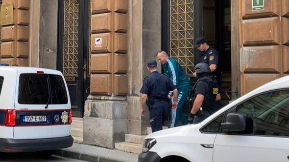 Pobjegao s dopusta da iscijepa drva, zarobio muškarca: Adnan Šerak ...