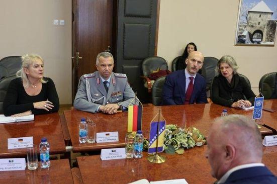 OS BiH dobijaju specijalizovana vozila za prijevoz opasnih materija