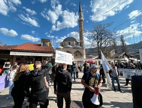 Završeni deseti protesti u Sarajevu nakon tramvajske nesreće: Učesnici ...