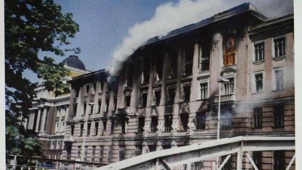 Zgrada glavne pošte u Sarajevu izgorjela je 2. maja, a za to su kriva ...