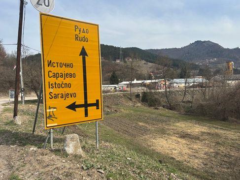 Video / Pogledajte most strave kod Rudog: Daske iskaču dok vozila prelaze