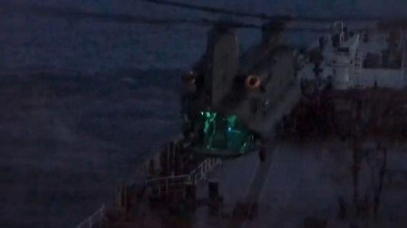 Video / Britanski marinci upali na ruski naftni tanker: Užadima se ...