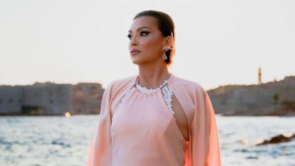Nina Badrić se povrijedila na nastupu: "Publika bez glasa, ja bez zgloba"