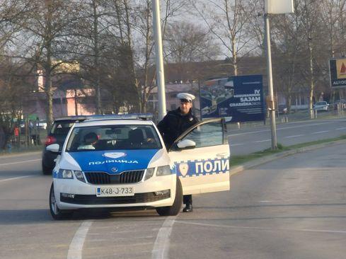 Veliki broj policije na graničnom prijelazu Gradiška uoči današnje ...
