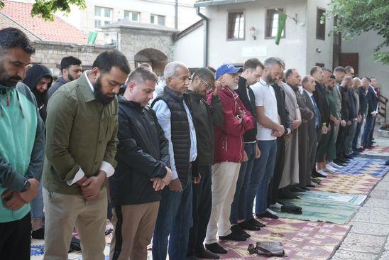 Bajram-namaz klanjan u Gazi Husrev-begovoj džamiji u Sarajevu
