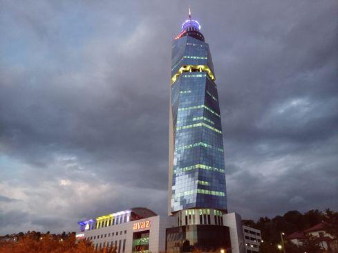 Avaz Twist Tower zasjao u bojama BiH
