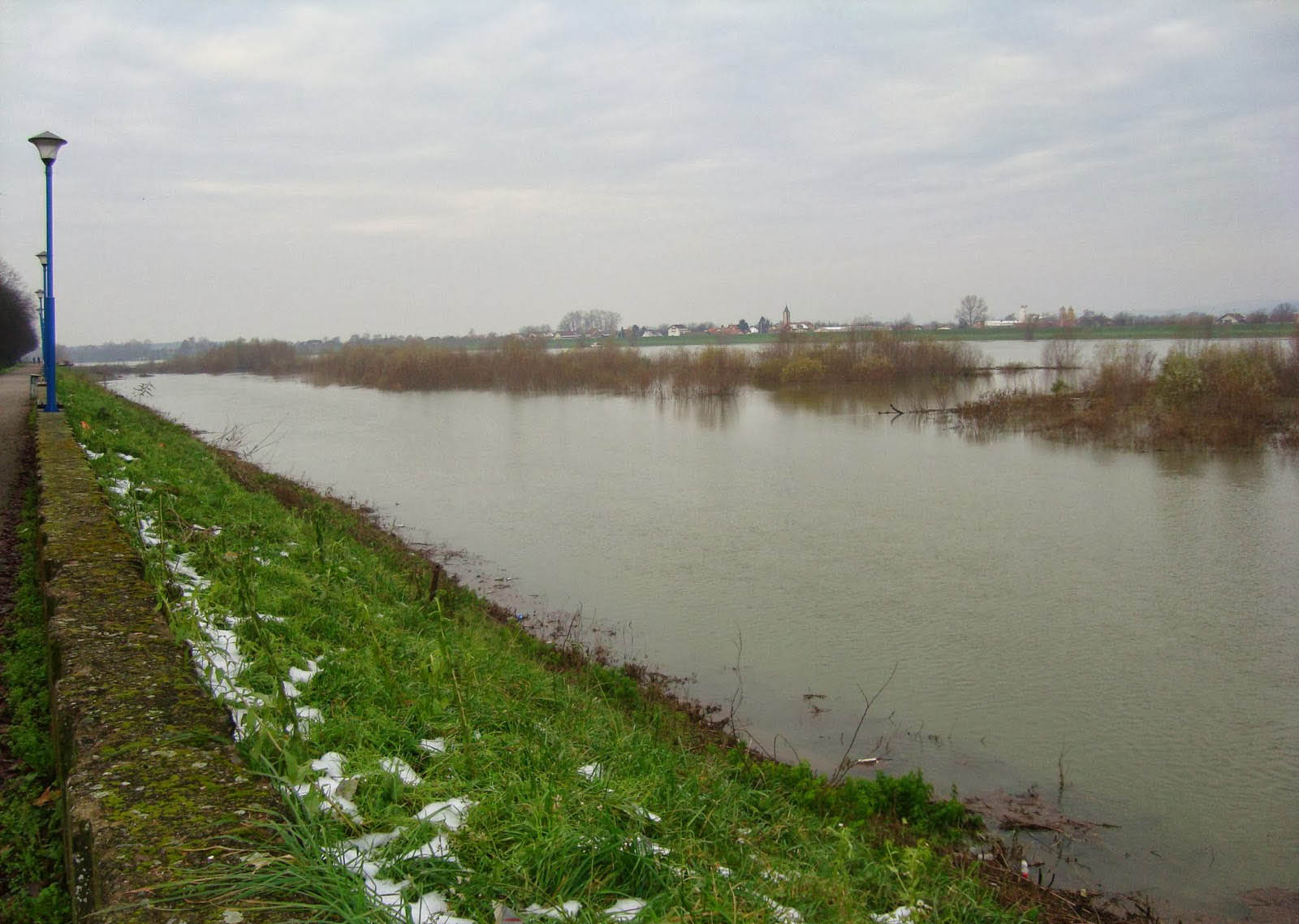 Vodostaj rijeke Save u porastu duž cijelog toka kroz Posavski kanton