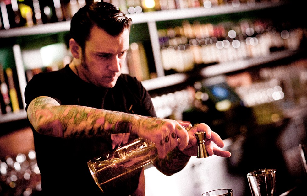 BARMEN, ADVOKAT... Ovih 10 zanimanja su pravi afrodizijak za žene