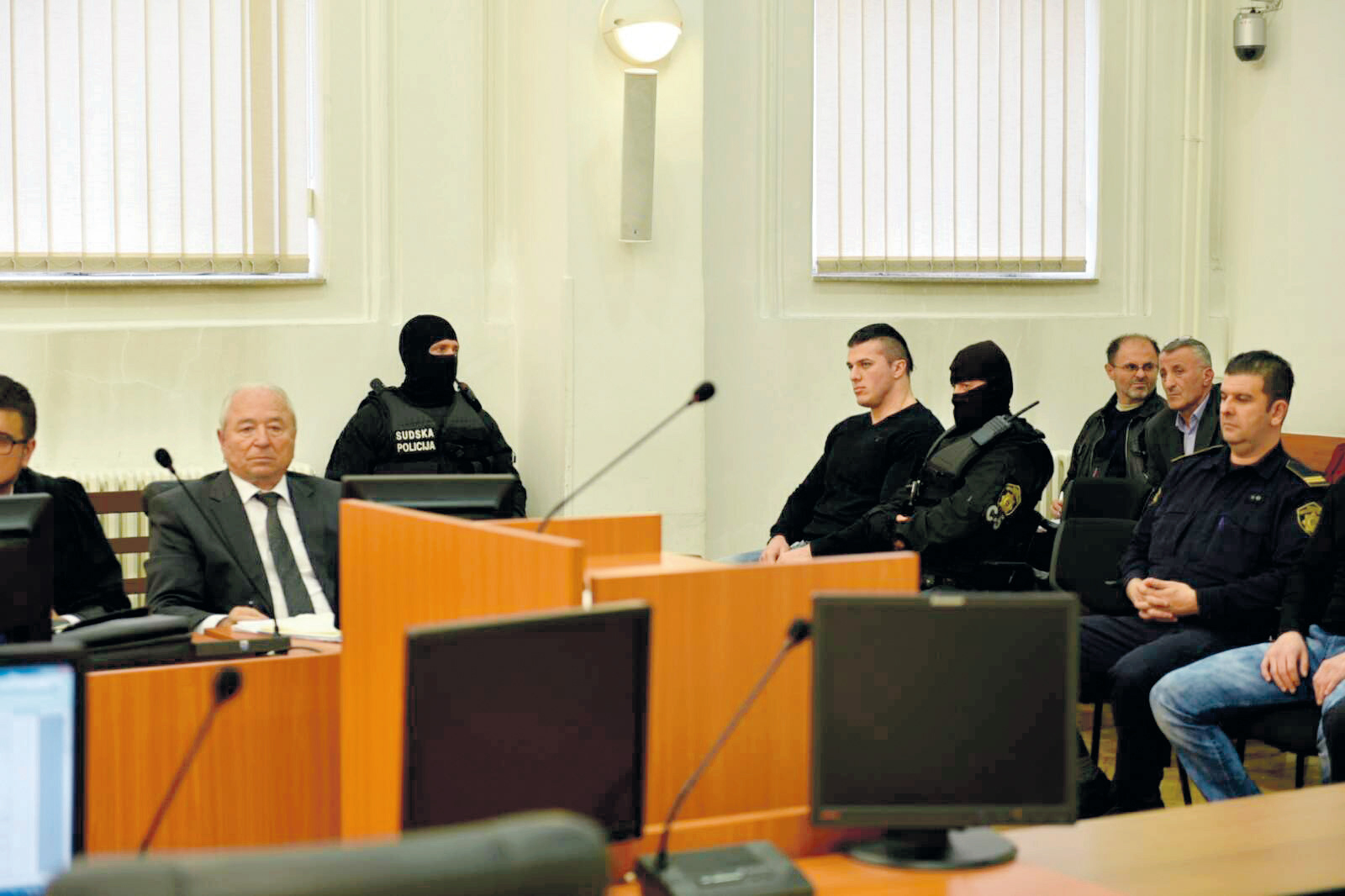 Dokazi Tužilaštva na suđenju za pljačku "Raiffeisen banke": Alma ...