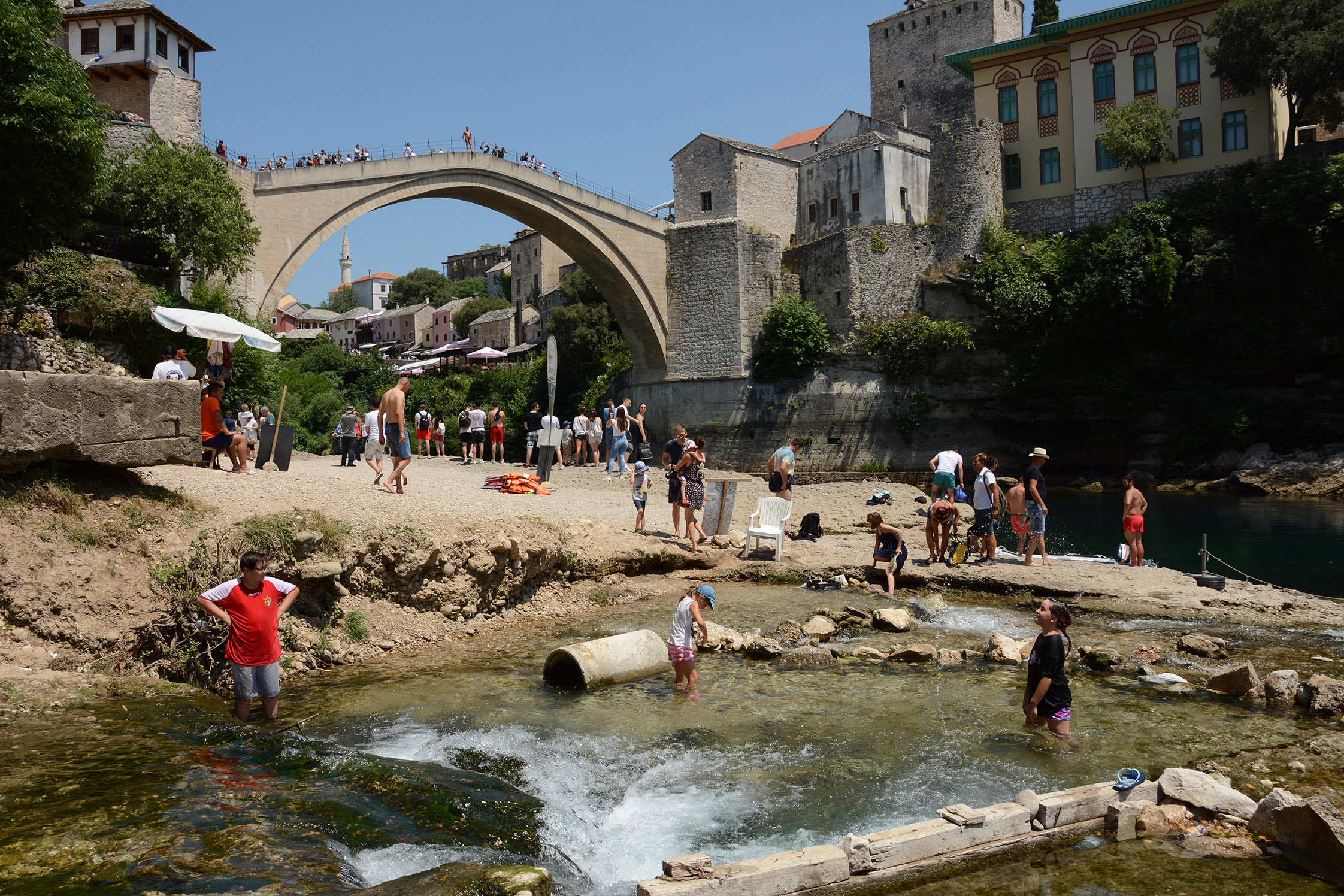 Ovako su se danas turisti osvježavali u Mostaru: Naš fotoreporter ...