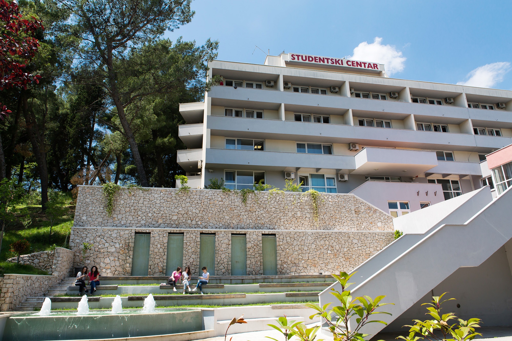 Studentica u Mostaru pokušala izvršiti samoubistvo: Prerezala vene