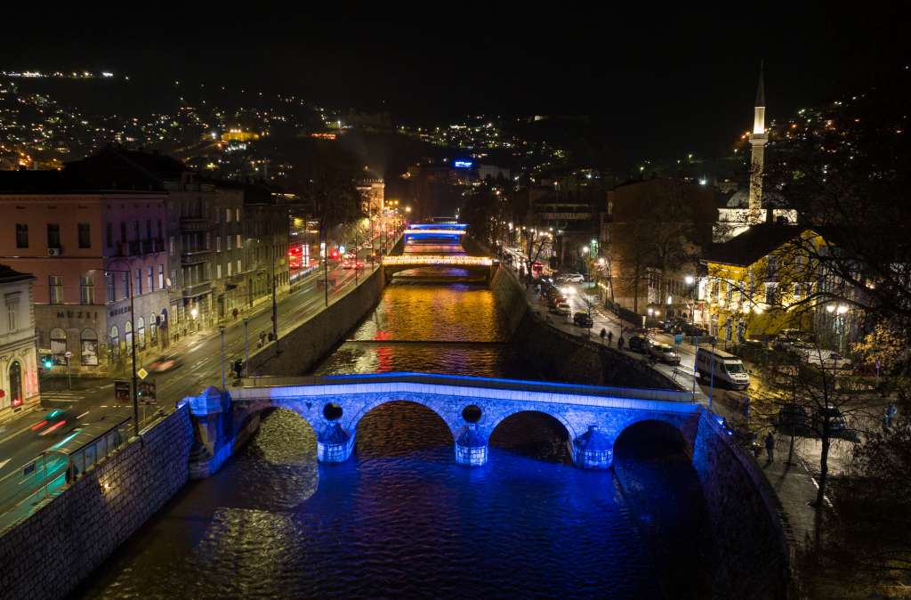 Sarajevski mostovi u bojama Evropske unije povodom dodjele kandidatskog ...